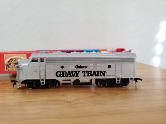 HO Scale Chessie Systems Grave Train Train Set Push & Pull Toys Toys ...