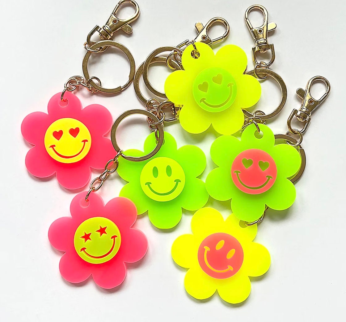Retro Daisy Smiley Face Keychain SVG: Flower Power (digital Download ...