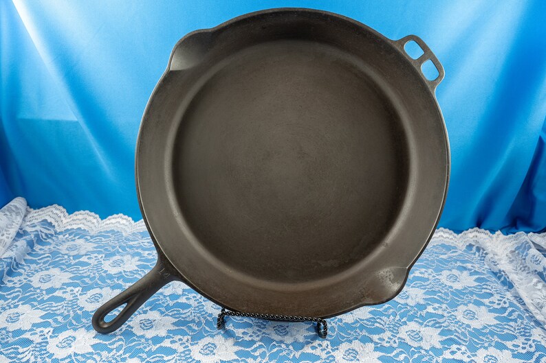 No. 14 Wagner Pie Logo Cast Iron Skillet, P/N 1064, Wagner Ware Sidney ...