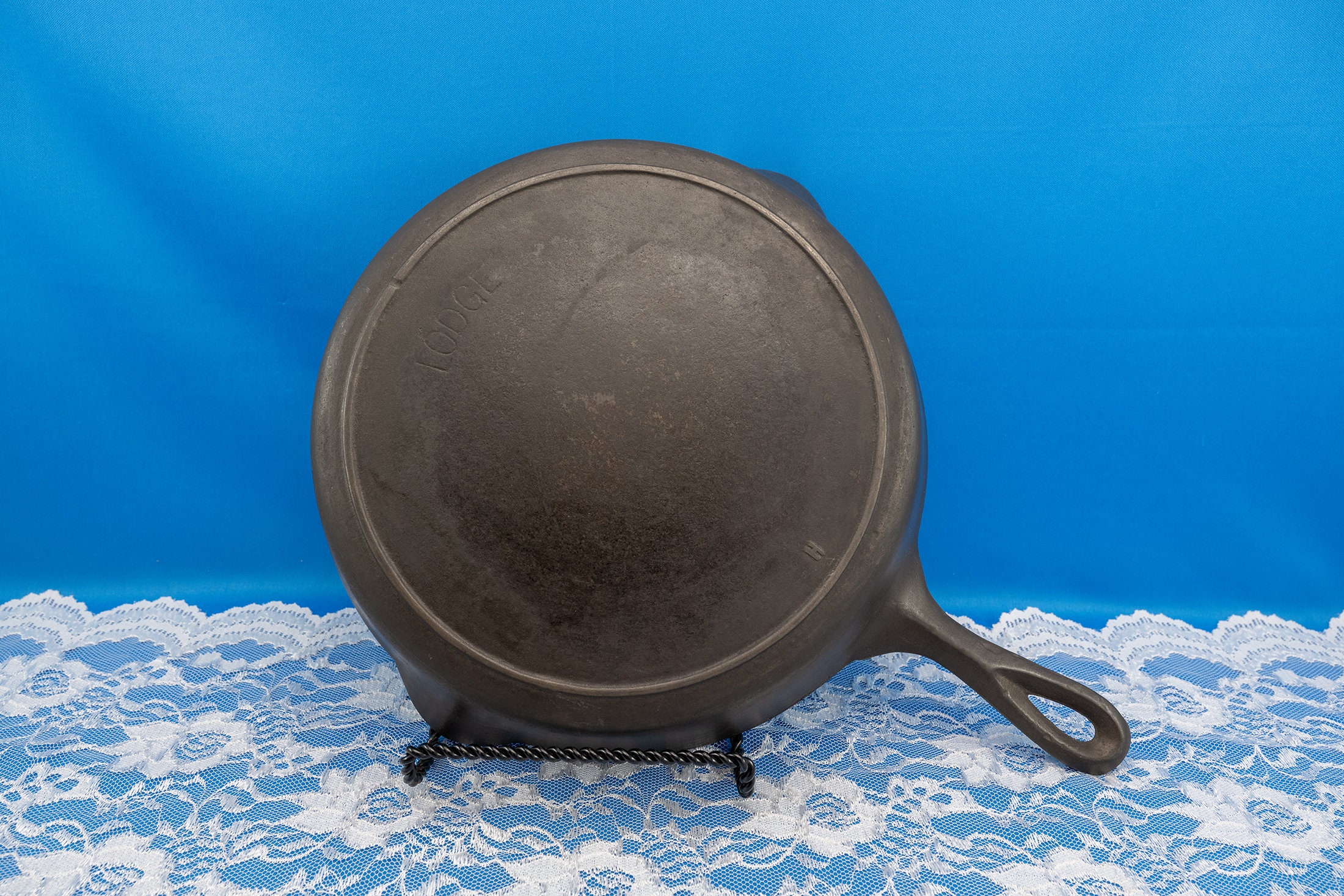 No. 9 Arc Logo Single Notch Lodge Cast Iron Skillet, One Notch, Inset ...
