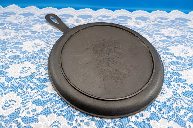 No. 8, 1800's Gate Marked Griddle, Flat, Round, With Handle Cast Iron, Has Original Mill Marks ...