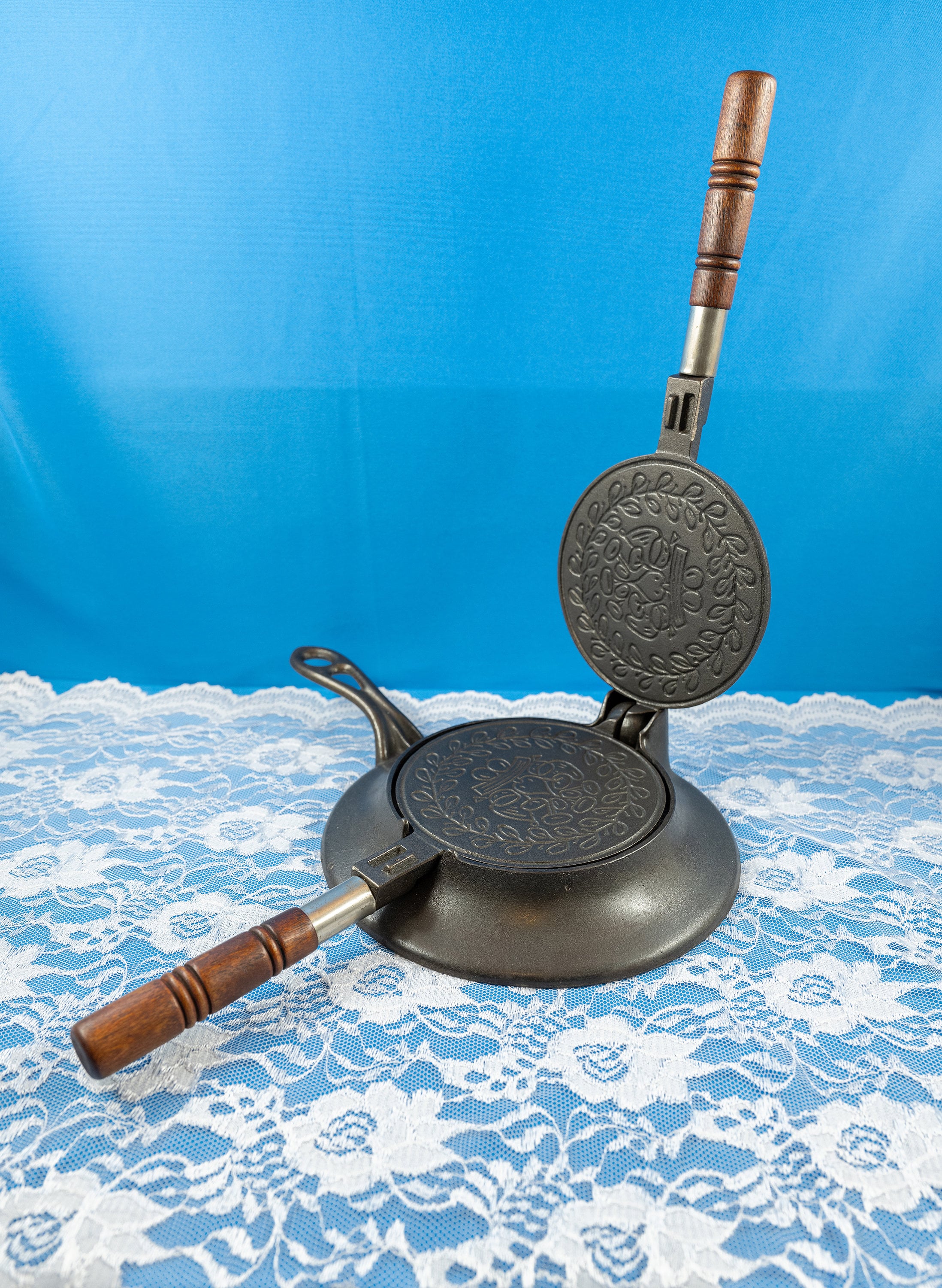 Wagner Wafer Iron Pizzelle Iron Cast Iron Pat'd Feb., 22 1910, Wooden ...