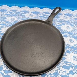 No. 8, 1800's Gate Marked Griddle, Flat, Round, With Handle Cast Iron, Has Original Mill Marks ...