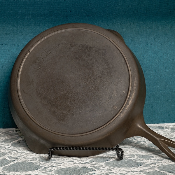 One Notch Lodge Cast Iron Skillet - Etsy