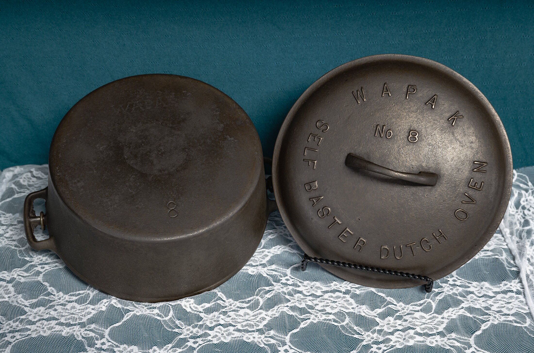 No. 8 Wapak Self Baster Dutch Oven Cast Iron, Raised Letter Lid, Hard ...