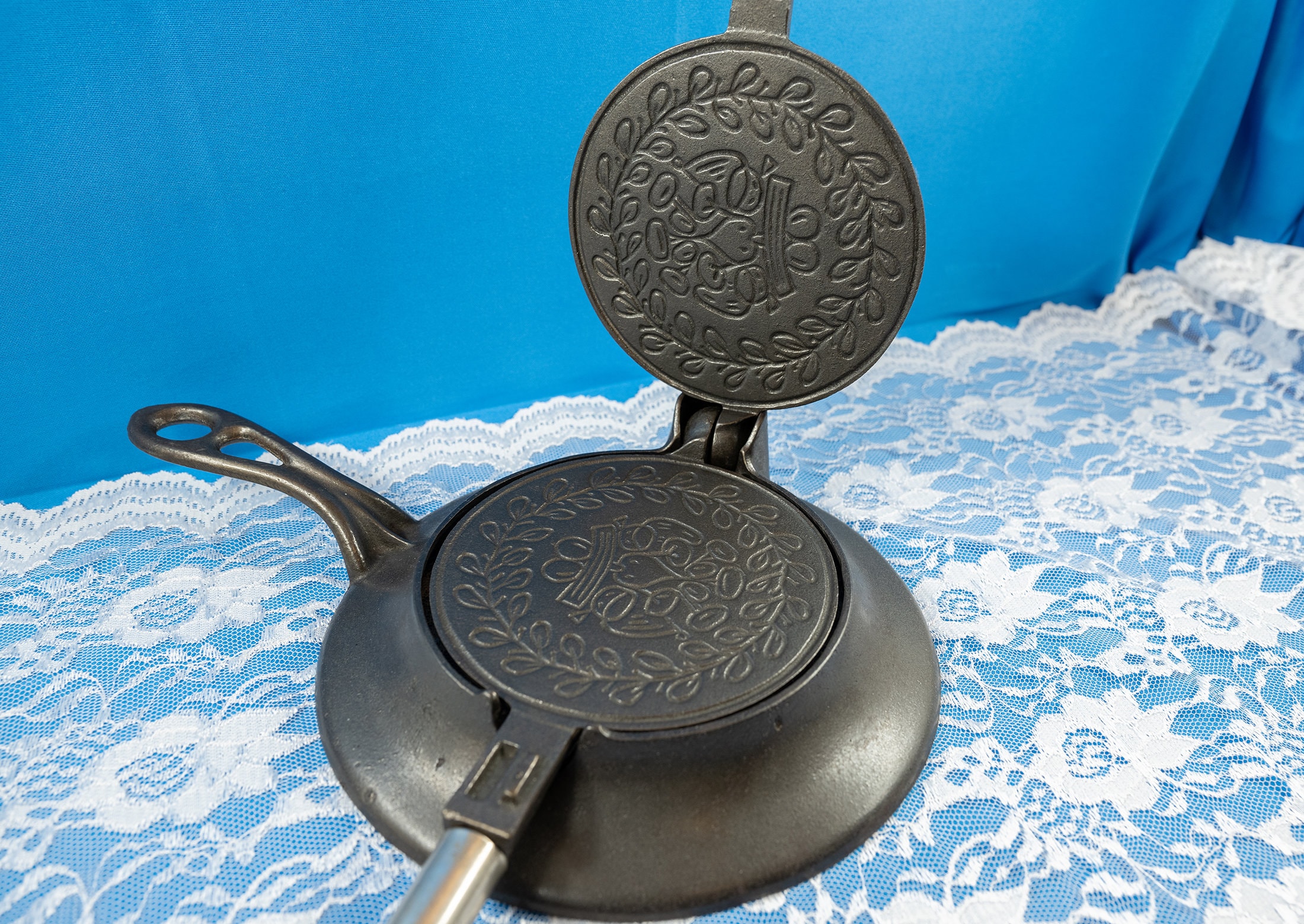 Wagner Wafer Iron Pizzelle Iron Cast Iron Pat'd Feb., 22 1910, Wooden ...