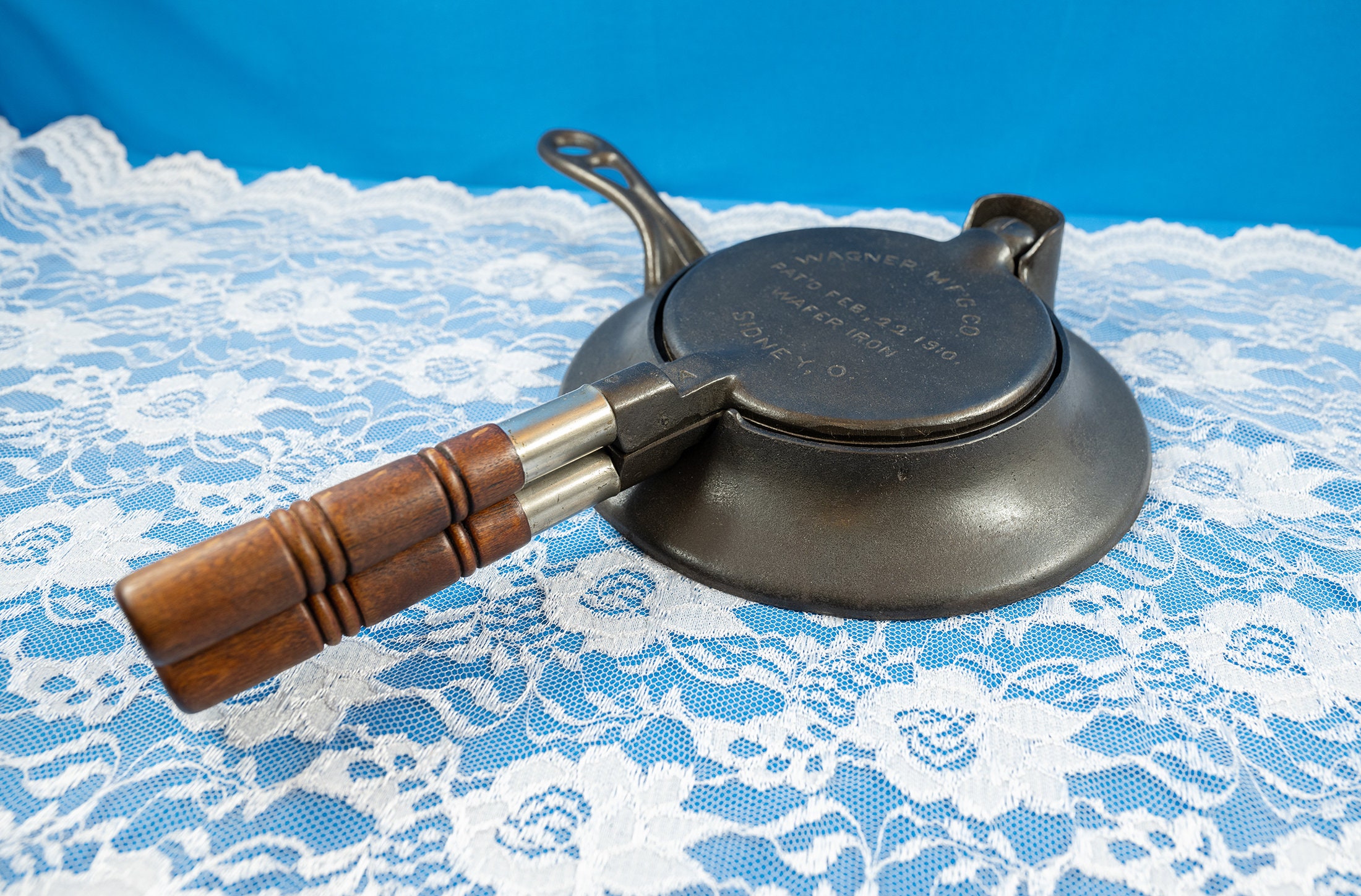 Wagner Wafer Iron Pizzelle Iron Cast Iron Pat'd Feb., 22 1910, Wooden ...