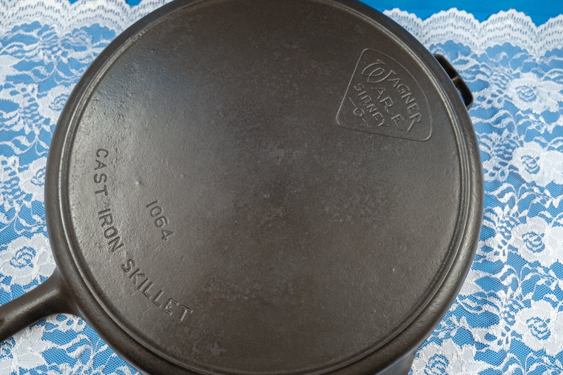 No. 14 Wagner Pie Logo Cast Iron Skillet, P/N 1064, Wagner Ware Sidney ...