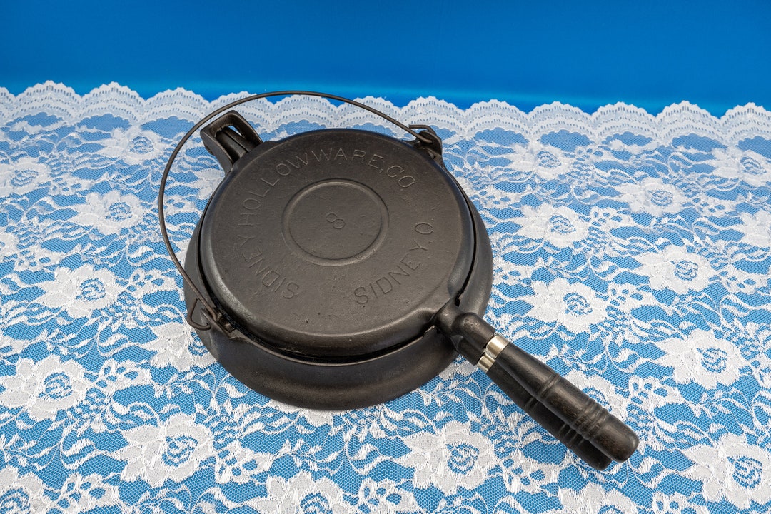 No. 8 Sidney Hollow Ware Waffle Iron Cast Iron, Wooden Handles, Low ...