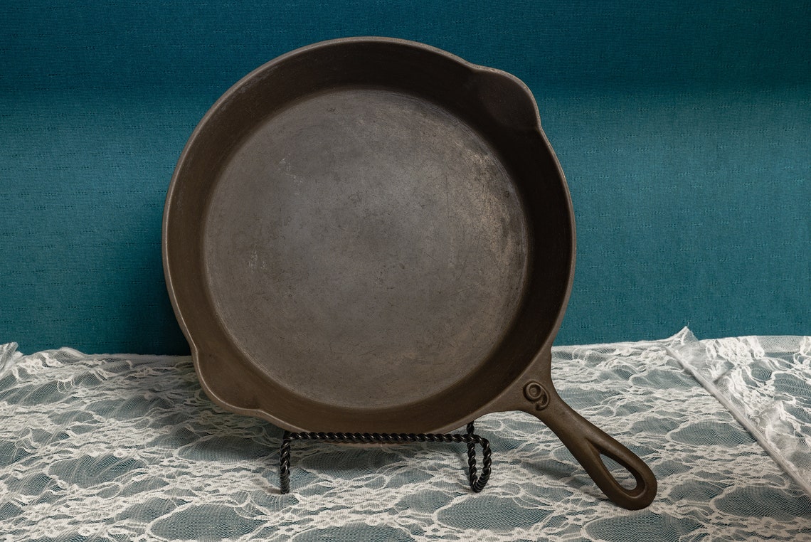 No. 9 Arc Logo Single Notch Lodge Cast Iron Skillet One - Etsy