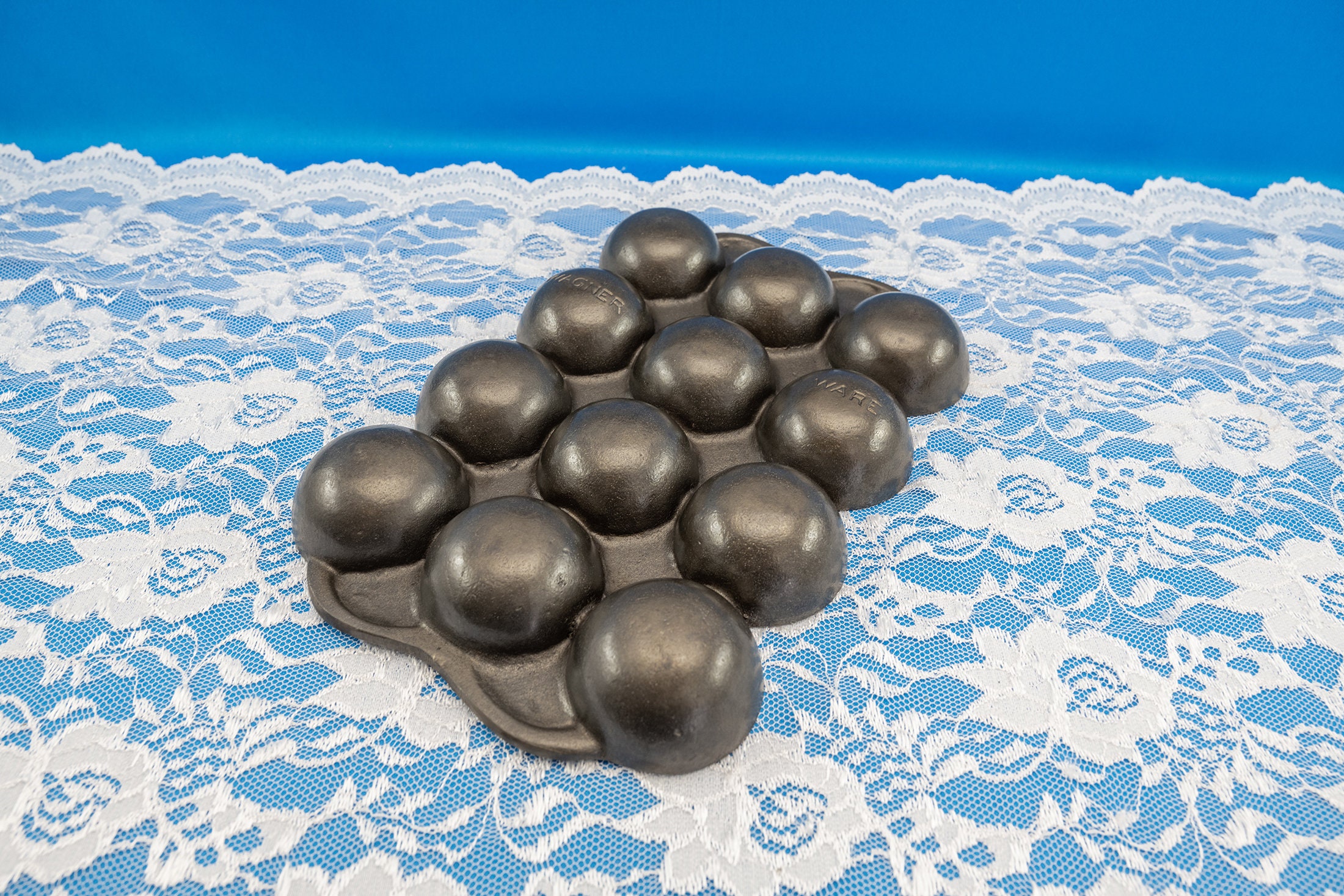 Wagner Ware Golf Ball Pan Cast Iron, Solid Frame Unmarked F, 12 Cup Gem ...