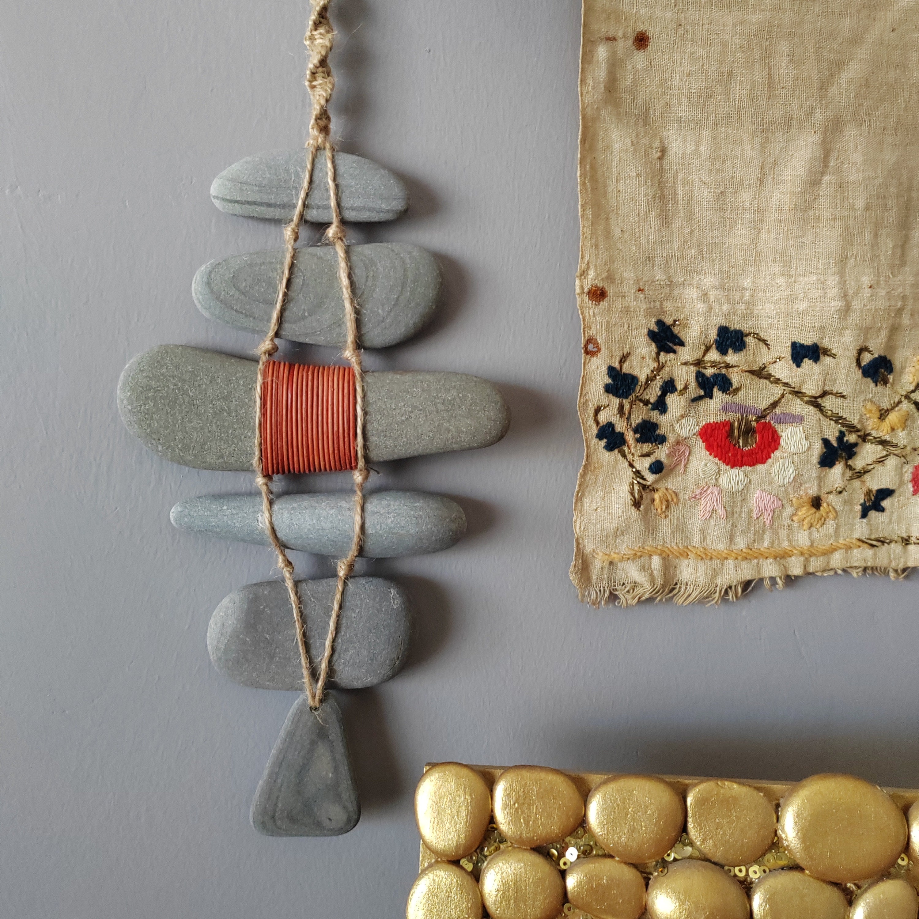 Rock Wall Hanging, Genuine Leather Wrapped 15-27 Cm Beach Stone Wall ...
