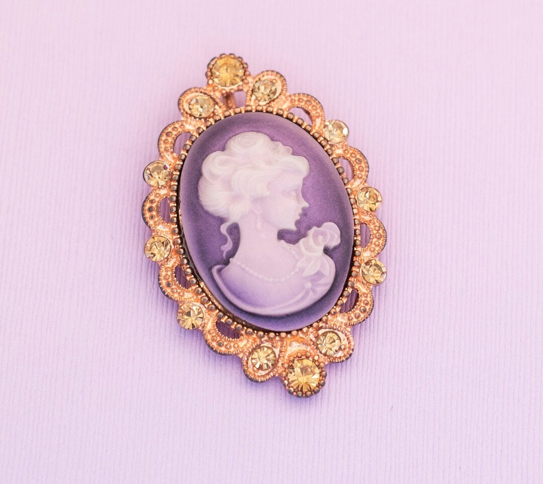 Vintage Victorian Queen Lady Cameo Purple Brooch by CN HB2 - Etsy