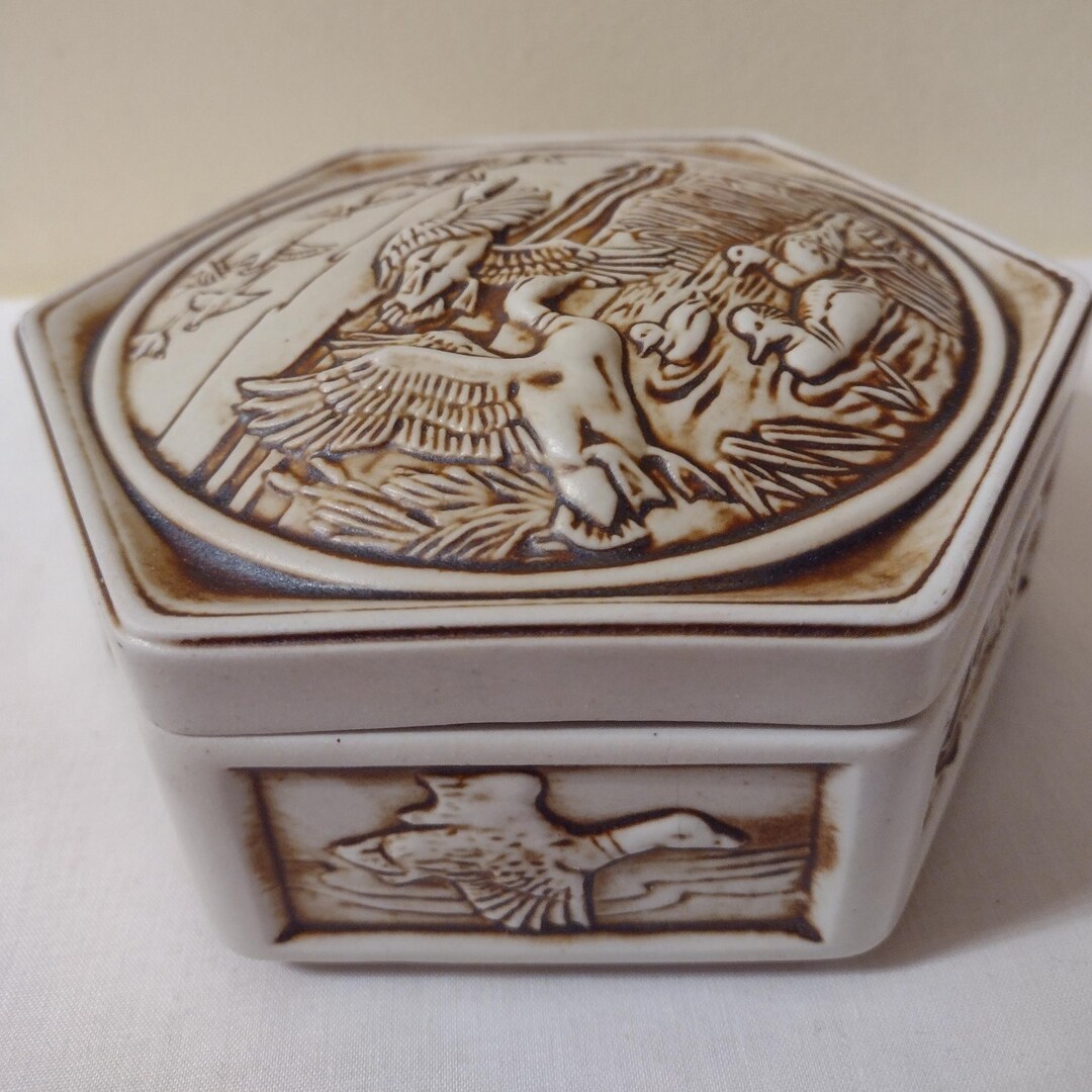 Vintage Avon Ceramic Trinket With Cover. Flight Geese Ducks in Cover ...