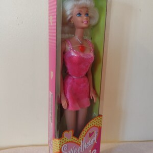 Vintage SWEETHEART BARBIE Doll. Mattel 1997. Dress in Pink. Barbie Wear ...