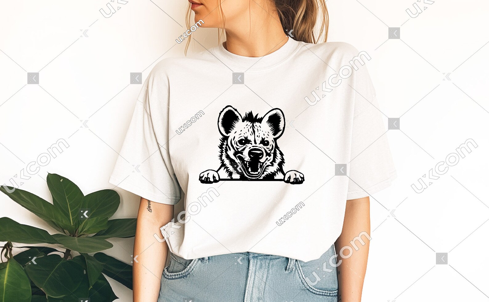 Hyena Peeking Svg Spotted Hyena Cut File Cricut Hyena Clipart Tshirt ...
