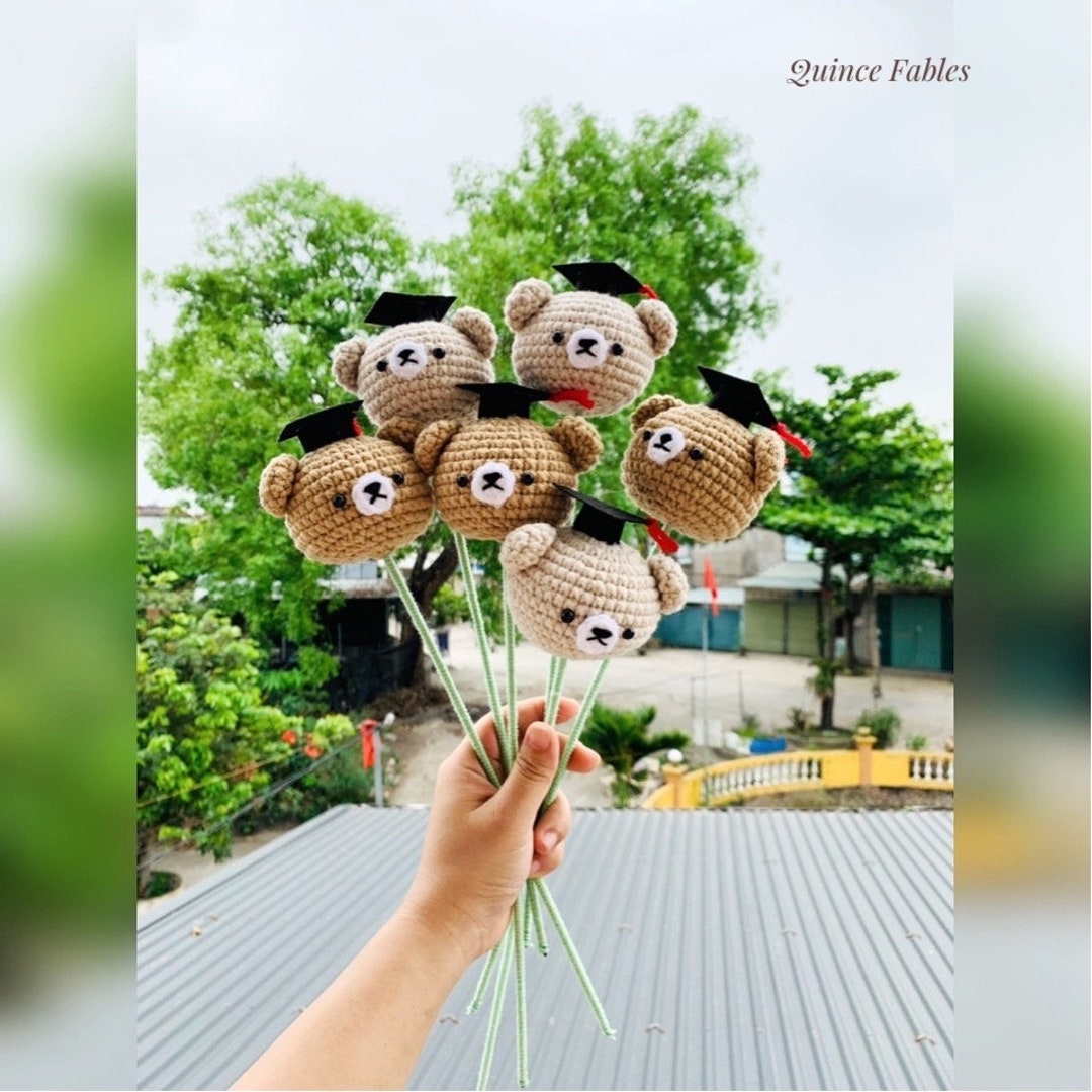 Crochet Graduation Bear Amigurumi, Crochet Flower Bouquet, Graduation ...