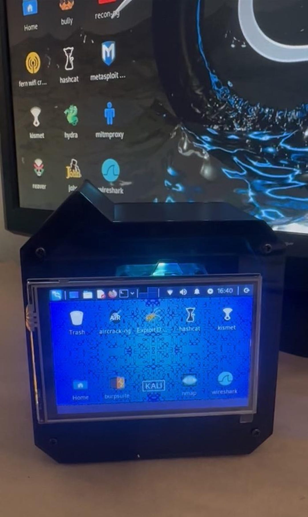 Mini Kali Linux Computer - OLED Display + 3.5" Touchscreen - Top ...