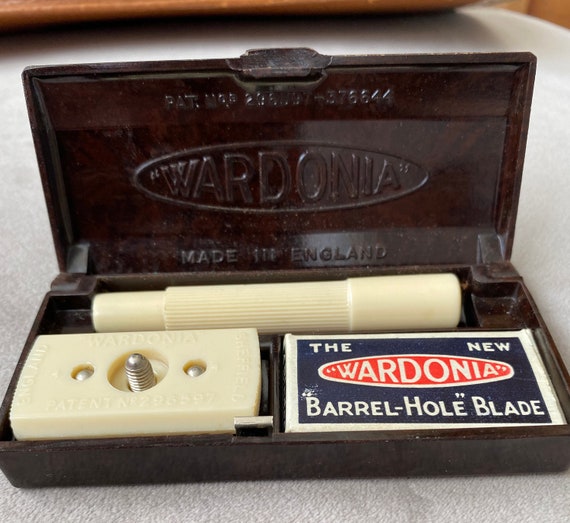 Vintage 1950 gentleman’s travel/shaving kit (G) - Gem