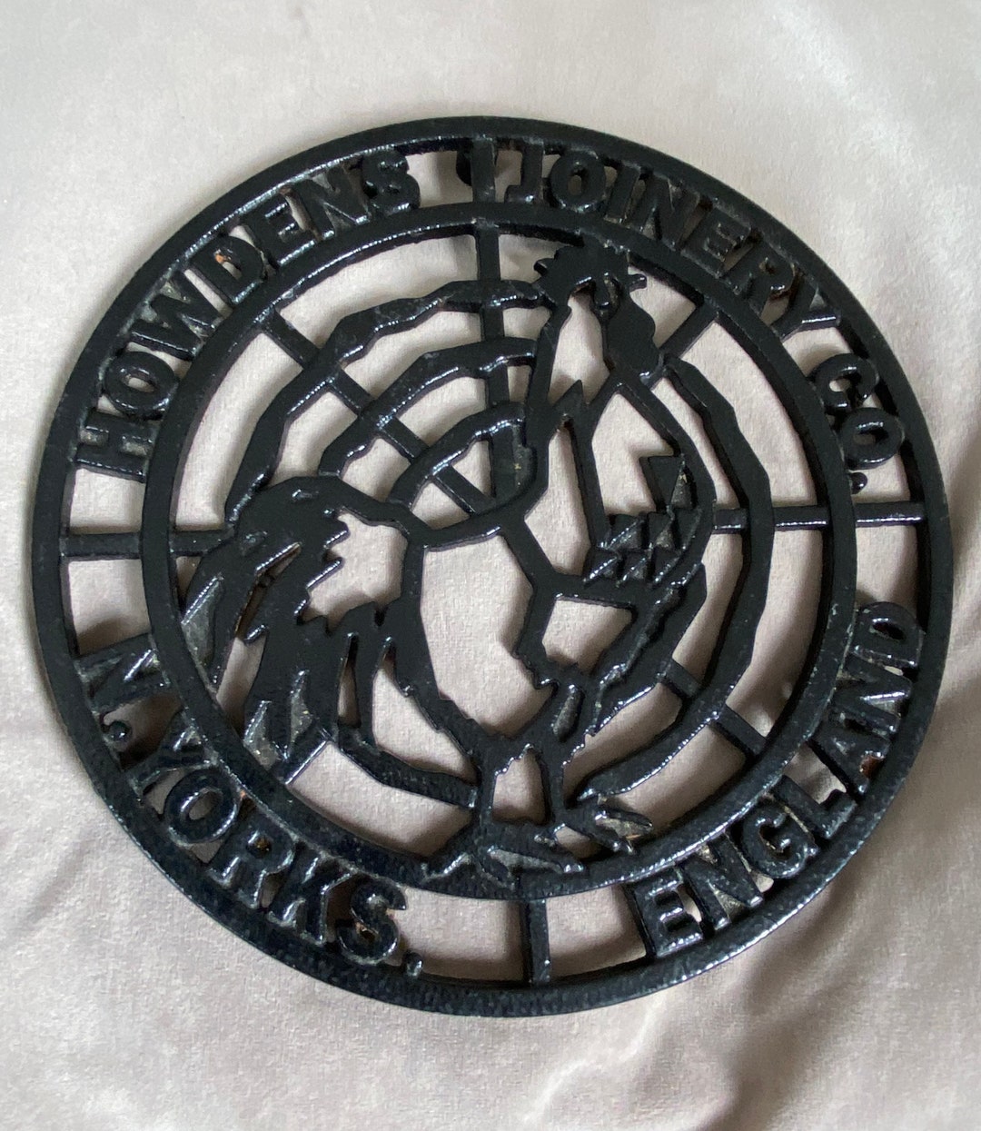 Howdens Cast Iron Trivet M - Etsy
