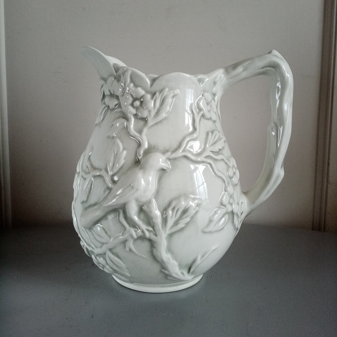 Farval Portugal Bird in A Tree Embossed Design Light Grey Shaded Style ...