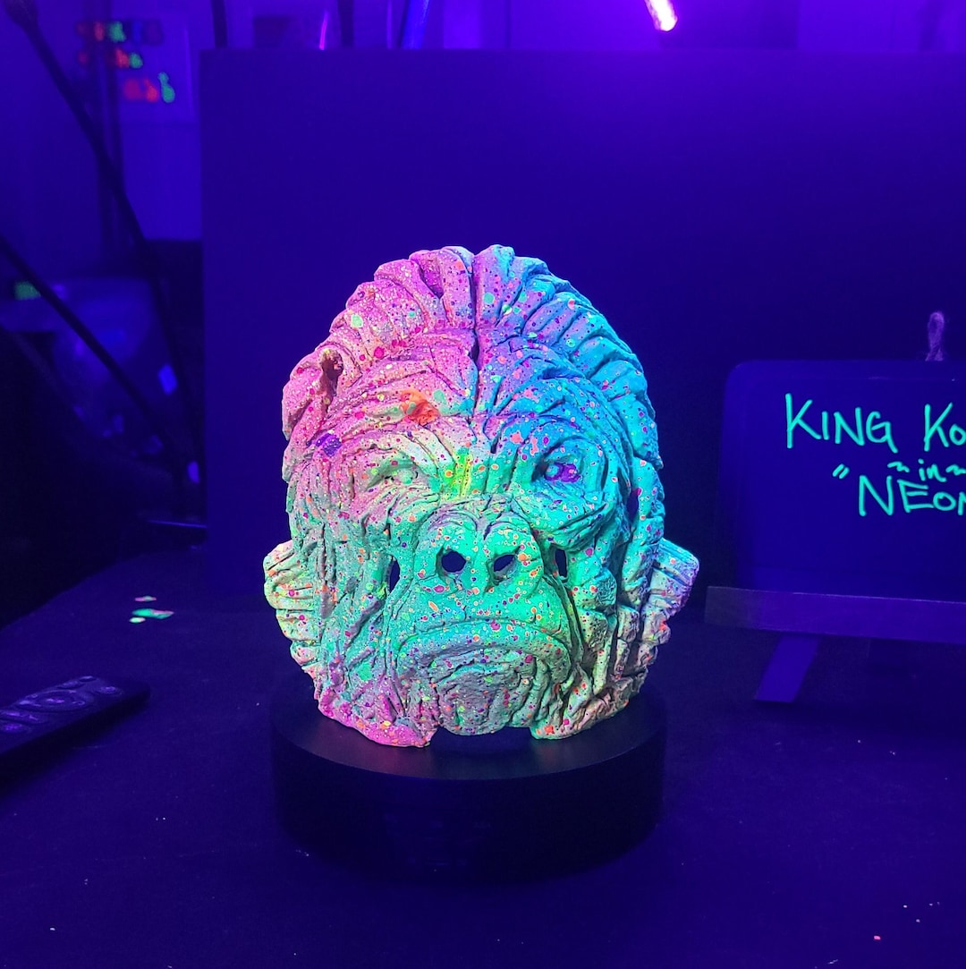 Neon King Kong - Blacklight Reactive Gorilla Ape Head Bookshelf Statue ...
