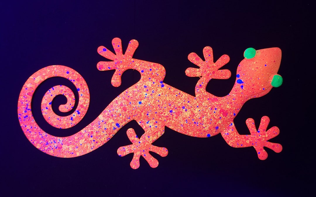 Willis the Blacklight Reactive Gecko Wall Hanging - Etsy