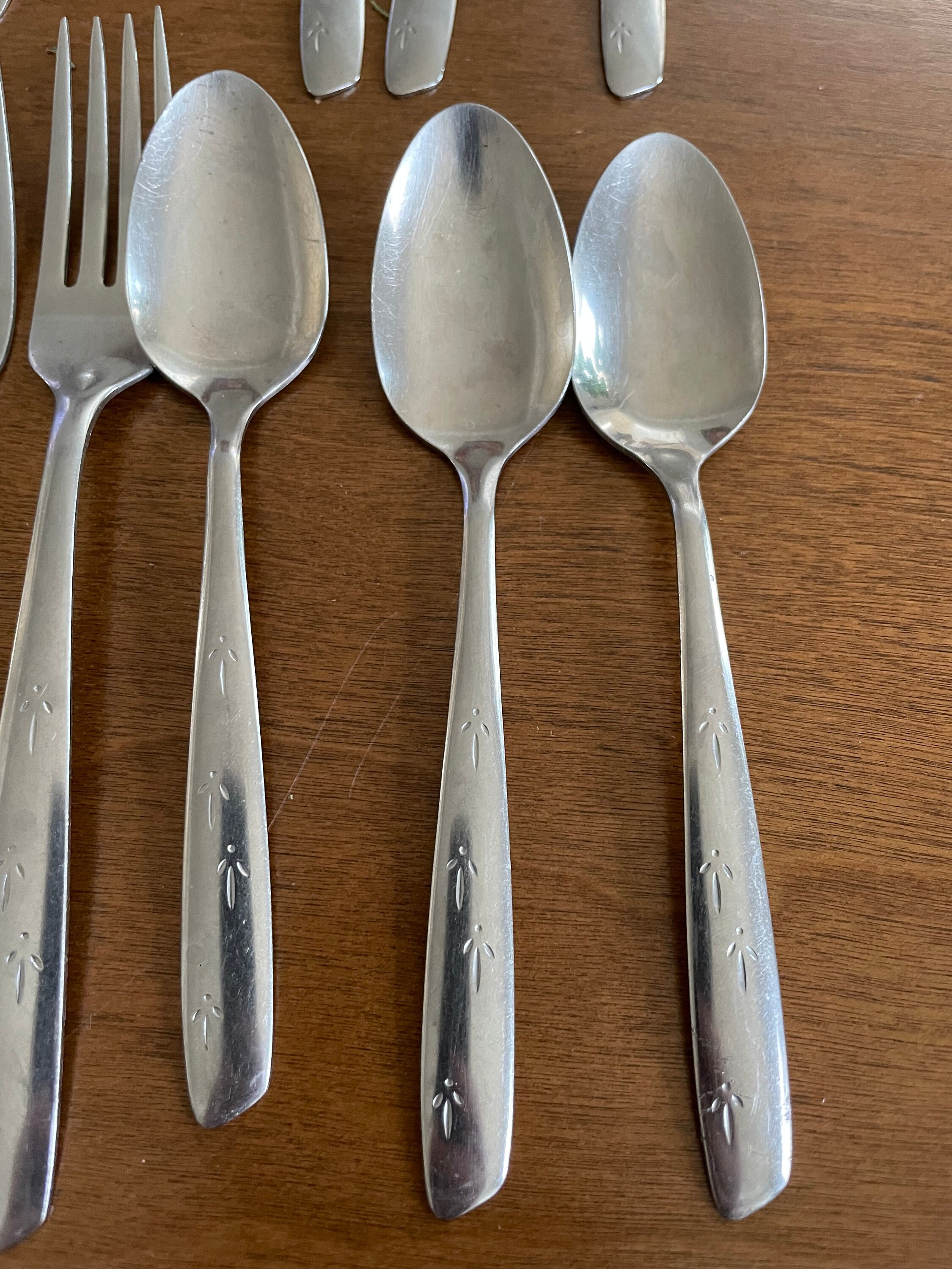 DESERT SAND Oneida Teaspoons Salad Dinner Forks Stainless Flatware Lot ...