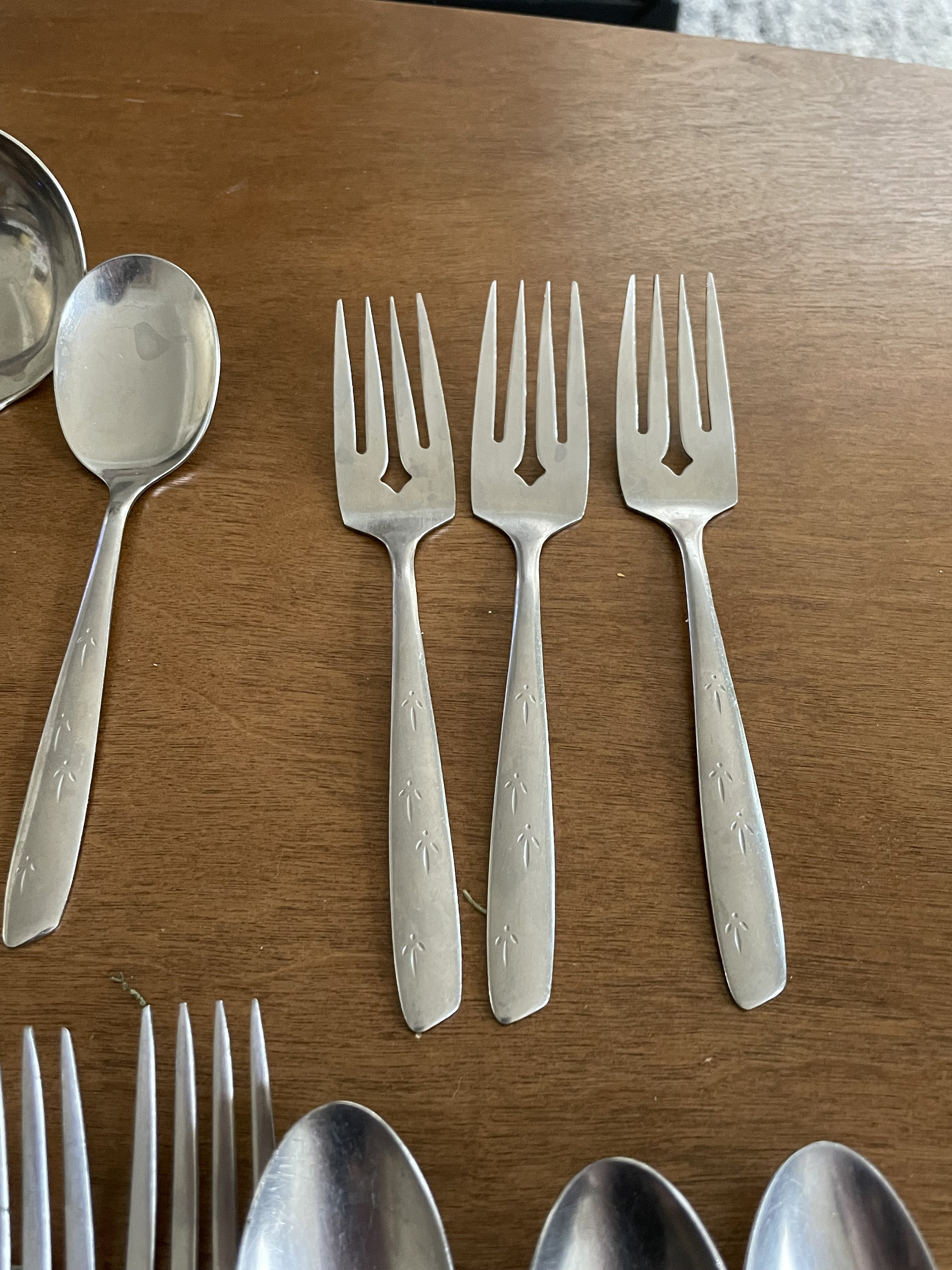 DESERT SAND Oneida Teaspoons Salad Dinner Forks Stainless Flatware Lot ...