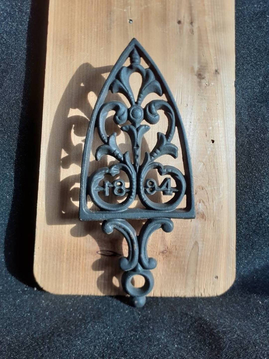 Wilton Trivet/footed Trivet/cast Iron - Etsy