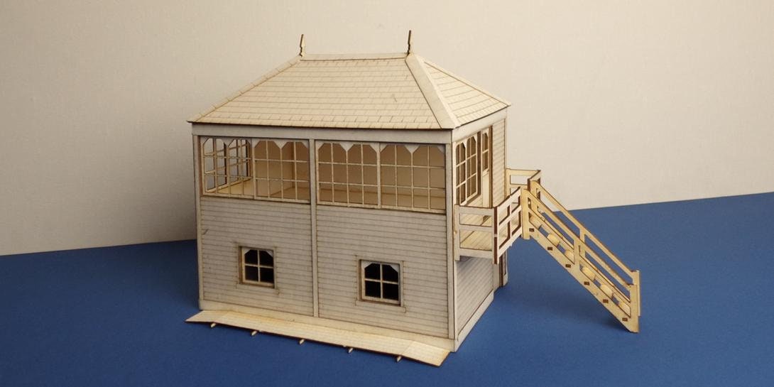 B 70-12R O Gauge Midland Style Signal Box With Right Stairs - (7mm ...