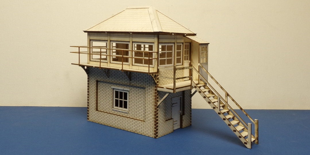 B 70-27R O Gauge SR Style Signal Box - Right Stairs - (7mm Scale, 1/43 ...