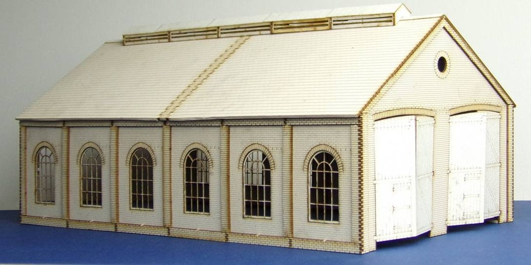B 00-10 OO Gauge Medium Double Track Engine Shed With Round Windows ...
