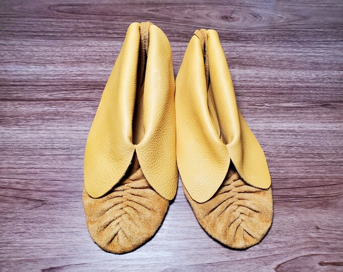 Woodland Pucker-toe Moccasins (adult) - Etsy