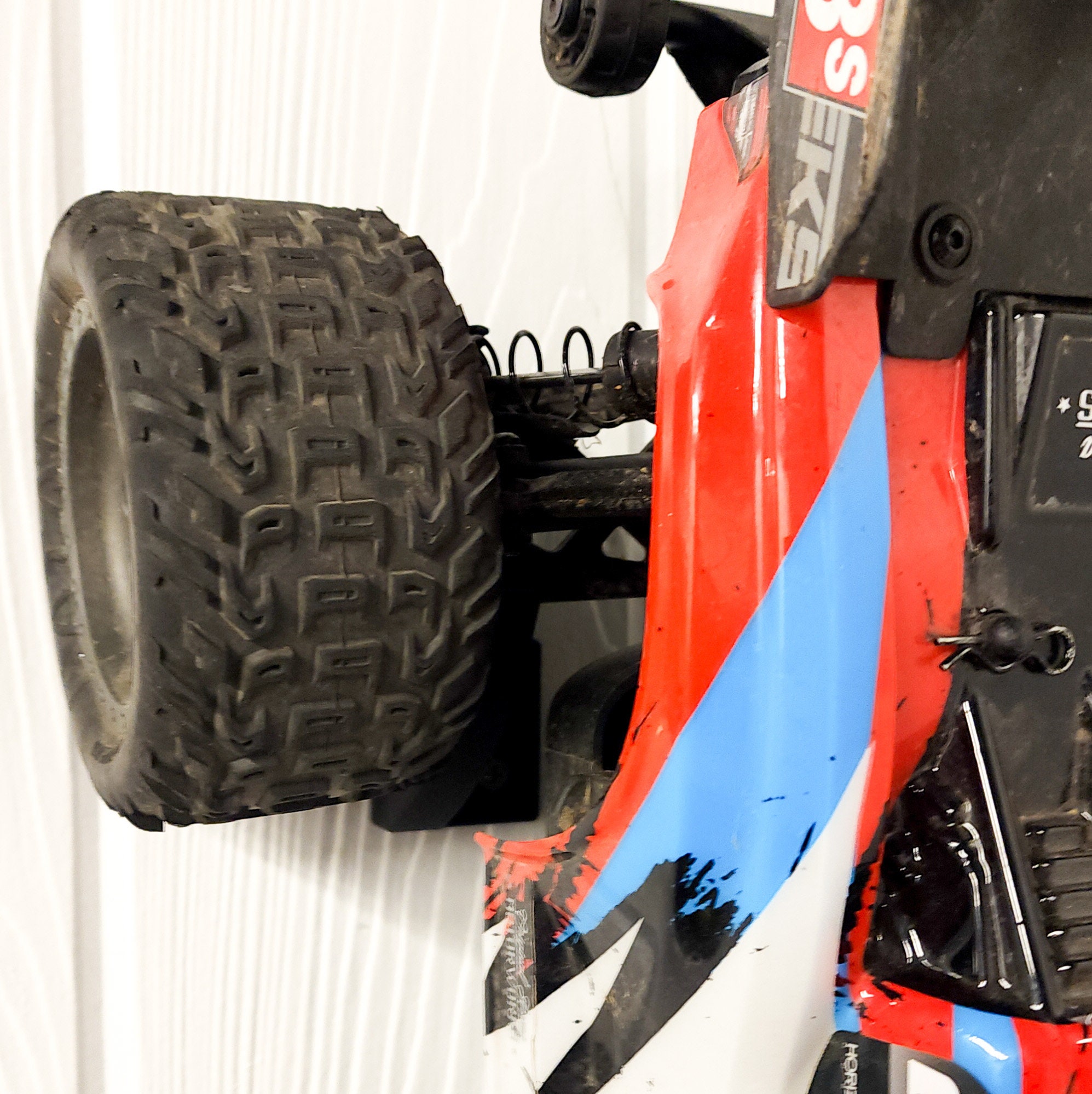 Low Profile Universal RC Wall Mount for Traxxas, Arrma, Redcat and More ...