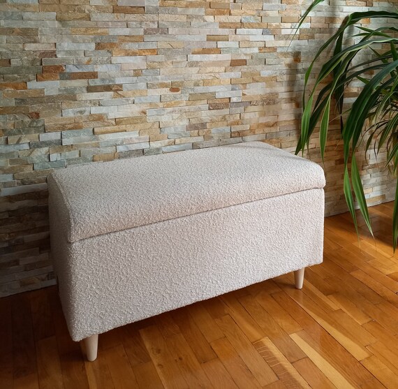 Entryway trunk store