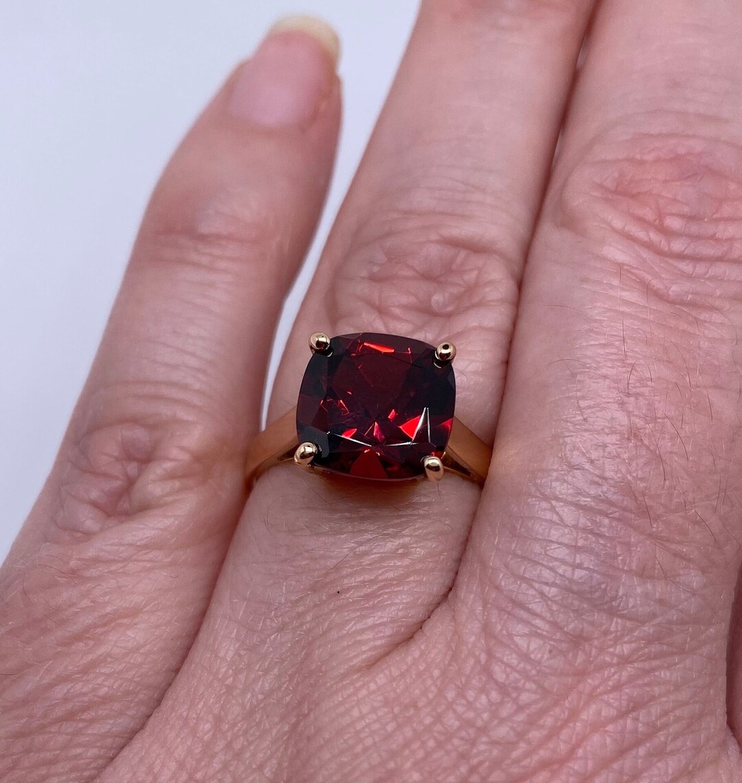Superb 18k Yellow Gold Ring and Intense Red Square Garnet, Made in ...