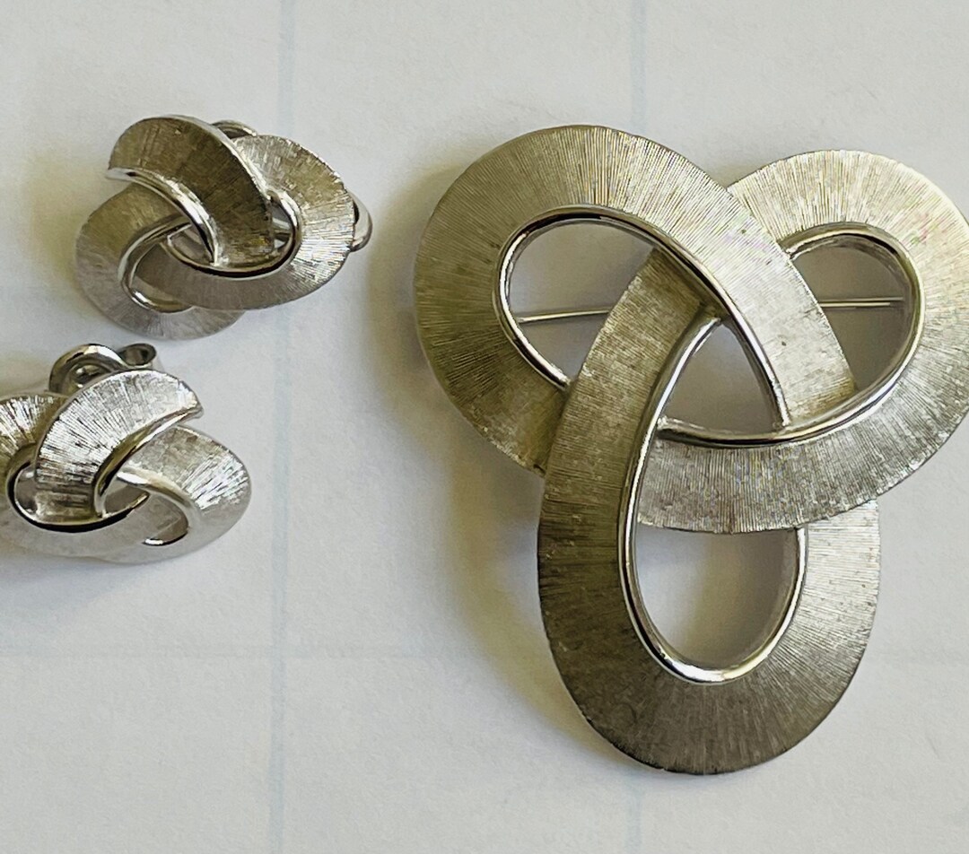 Vintage Trifari Pin and Earring Set - Etsy