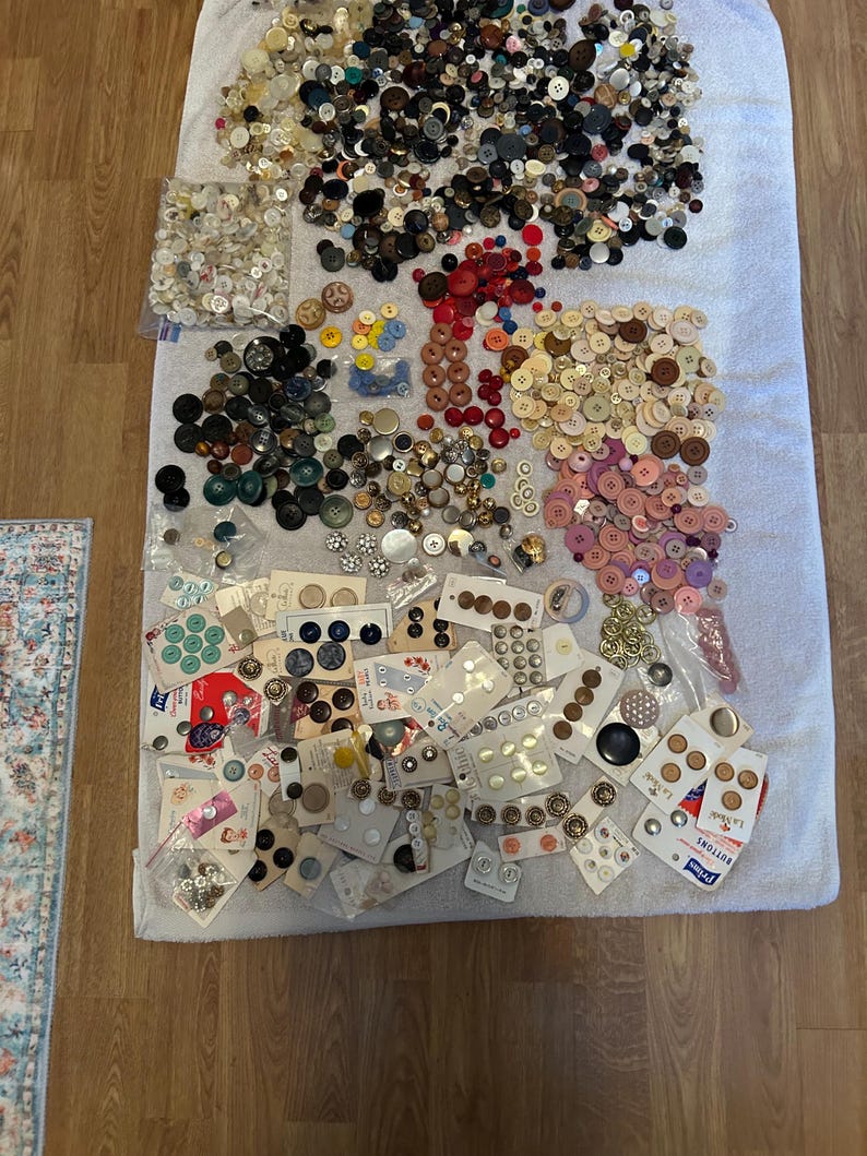 Buttons Lot of 1000+ - Etsy
