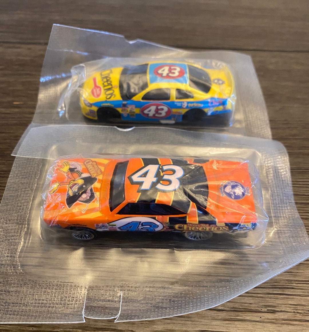 Vintage Hot Wheels Honey Nut Cheerios Richard Petty, Richard Petty, Hot ...