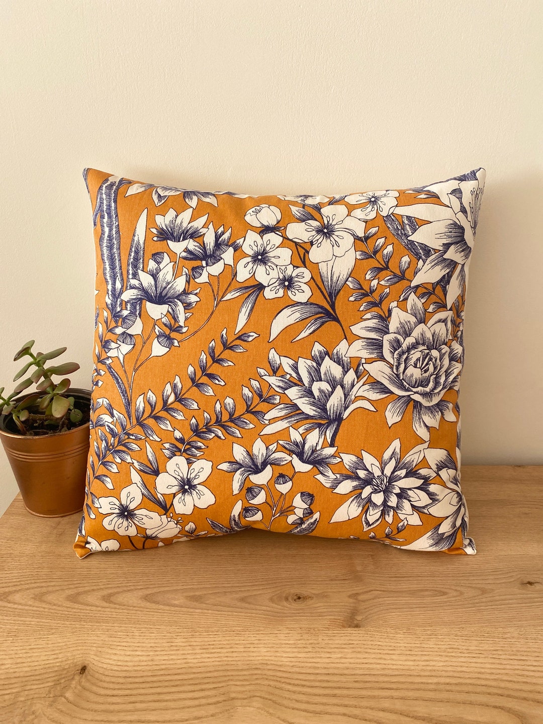 Decorative Cushion Cover 40x40 Cm White Flowers With Blue Outlines on a ...
