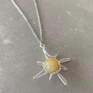 Agate Crystal Sun Wire Wrapped Necklace Women Healing Crystal Beige Sun ...