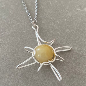 Agate Crystal Sun Wire Wrapped Necklace Women Healing Crystal Beige Sun ...