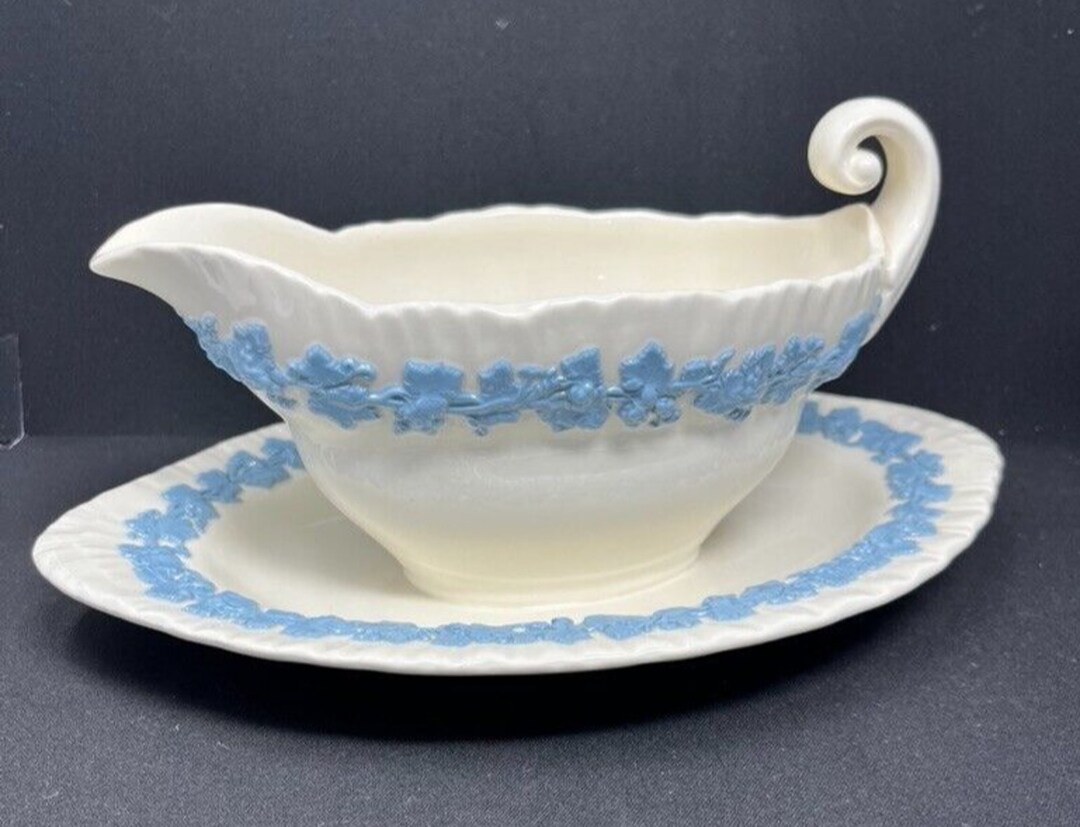 Wedgwood Queensware Embossed White / Blue GRAVY BOAT Ripple Edge - Etsy