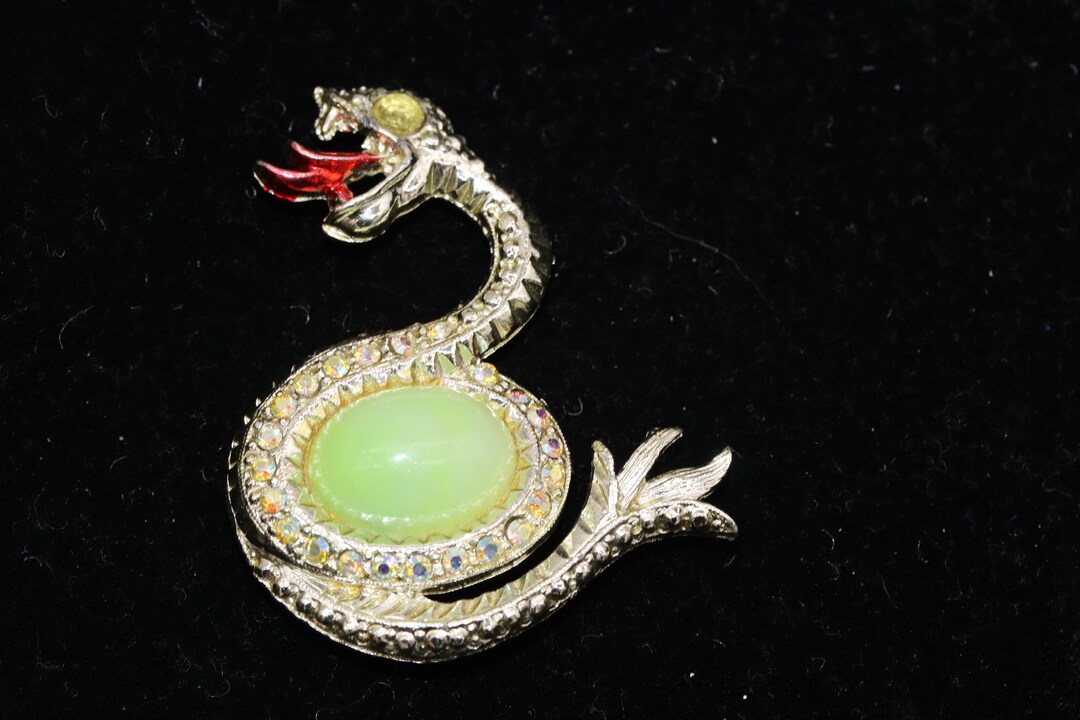 Vintage Unsigned Jelly Belly Light Green Cabochon Snake Python Brooch ...