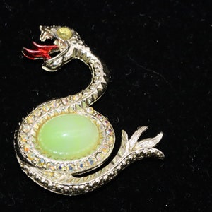 Vintage Unsigned Jelly Belly Light Green Cabochon Snake Python Brooch ...