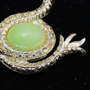 Vintage Unsigned Jelly Belly Light Green Cabochon Snake Python Brooch ...