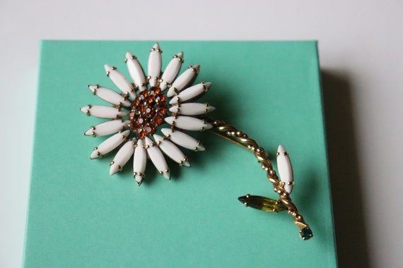 Vintage Signed Weiss Flower Floral Brooch Pin Milk Gl… - Gem