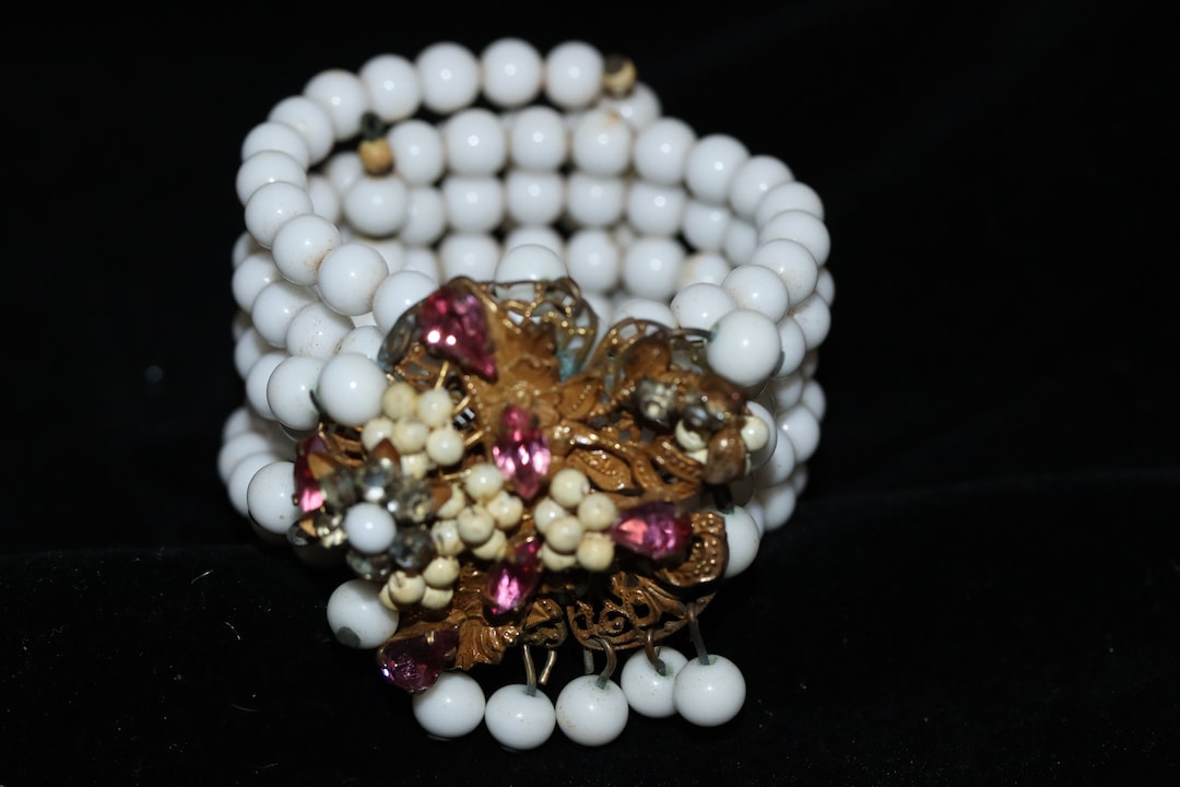 Vintage Unsigned Miriam Haskell Memory Wire Wrap Bracelet White Glass Beads Pink Rhinestones
