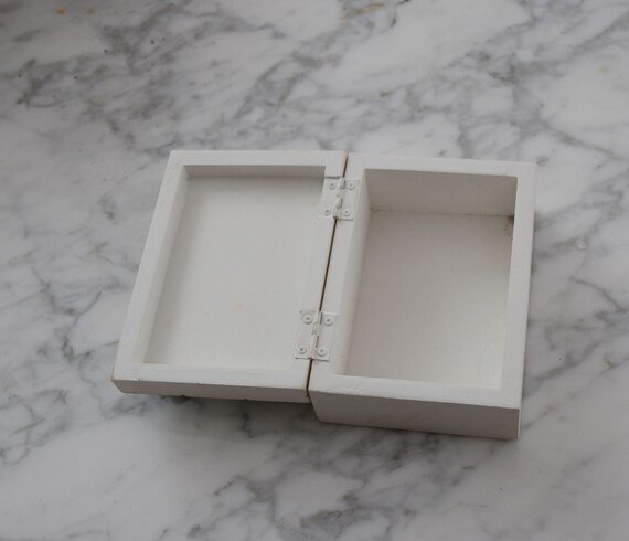 Small Seagull Themed box - white with hinges - Gem
